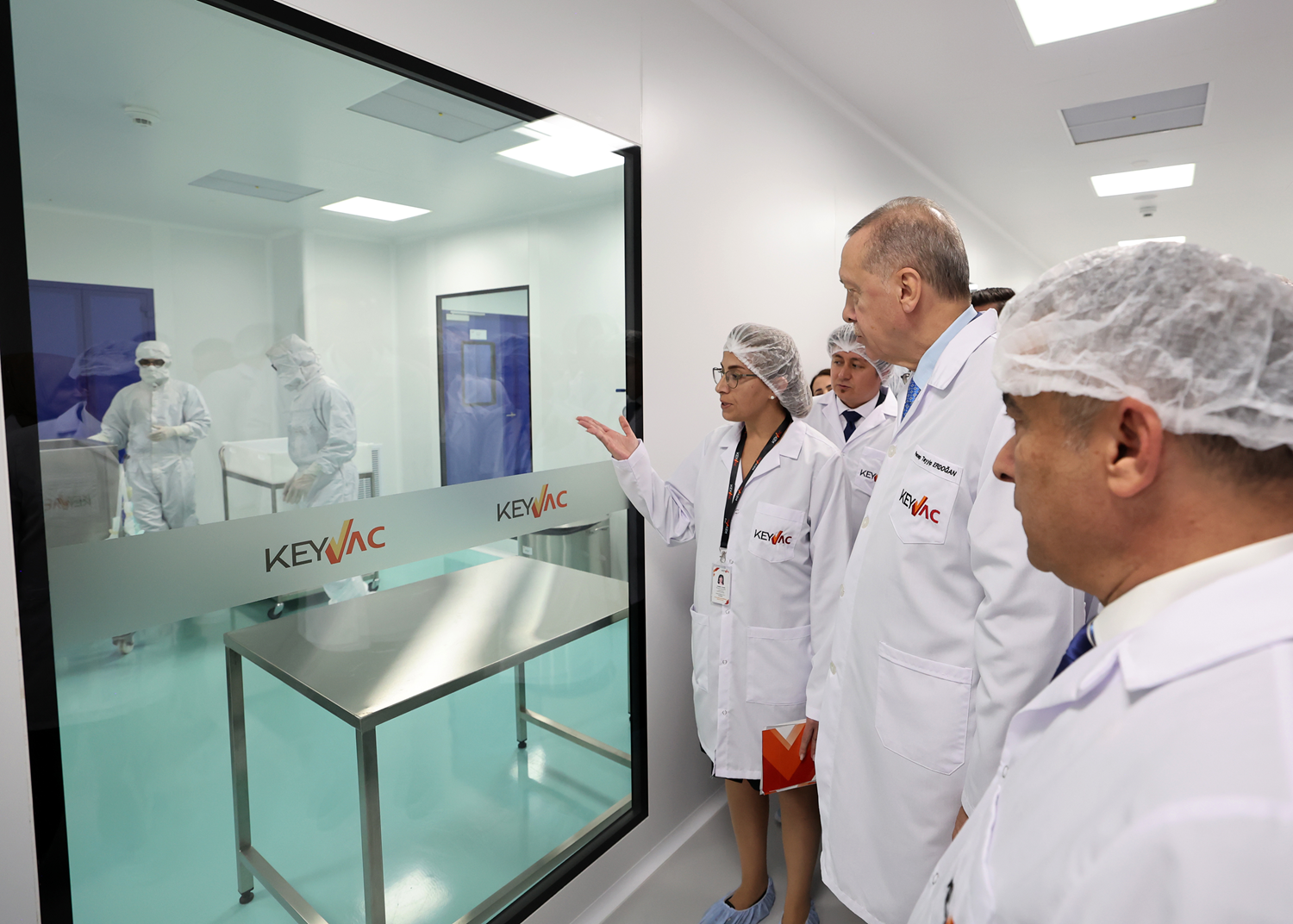 Başkan Erdoğan KeyVac Aşı Üretim Merkezi'ni inceledi, bilgi aldı