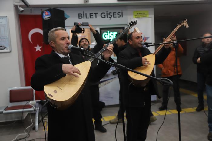 Turistik Doğu Ekspresi, son durak olan Kars'ta coşkuyla karşılandı Turistik Doğu Ekspresi, son durak olan Kars'ta coşkuyla karşılandı