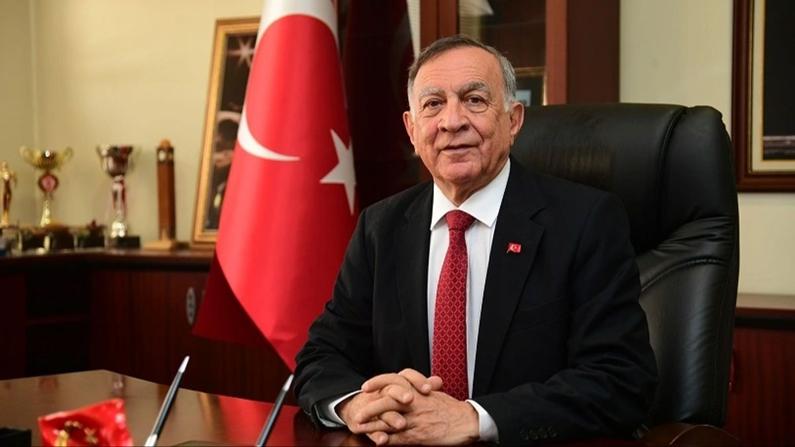 Seyhan Belediye Başkanı Akif Kemal Akay, CHP'den istifa etti Seyhan Belediye Başkanı Akif Kemal Akay, CHP'den istifa etti