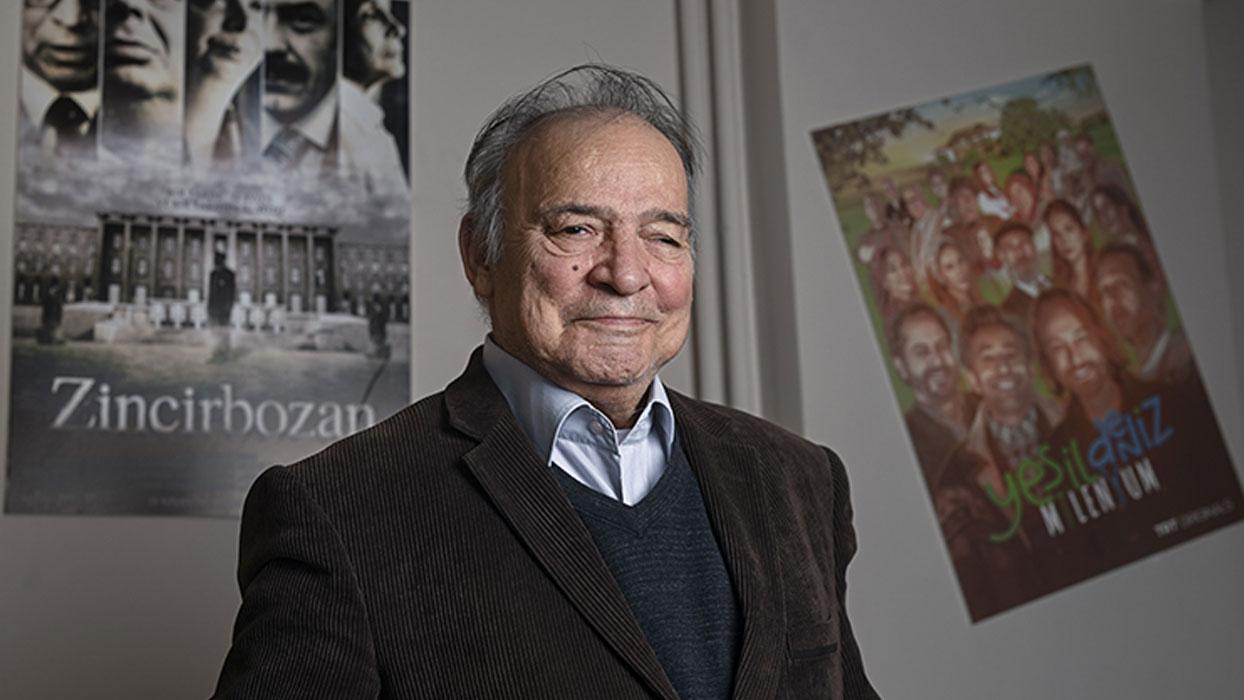 Özal'ın teşvikiyle senaryo yazmaya başlayan Avni Özgürel